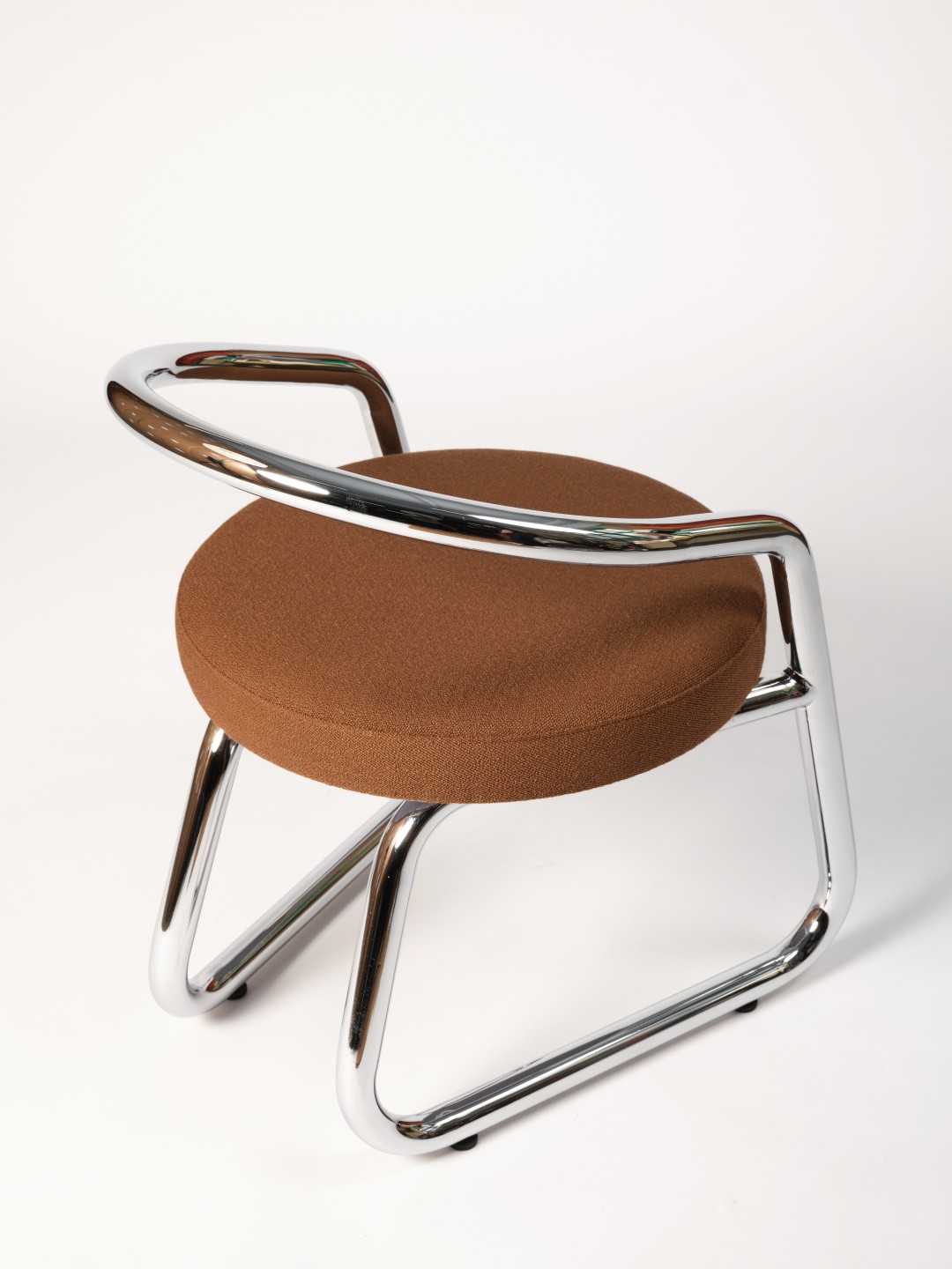 Chaise Consul Axel CHAY, design en acier chromé